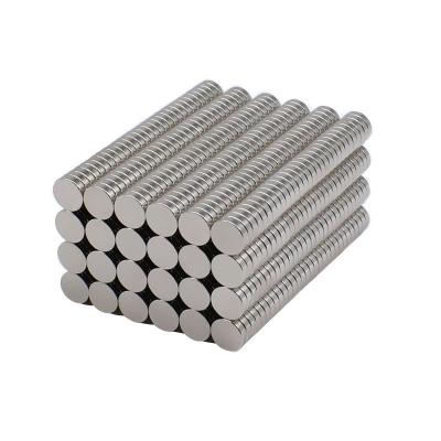 China Composite Ferrite Magnet Round Disc at Direct with Ultra Thin and Strong Round Shape for sale