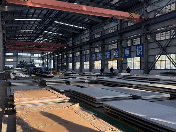 stainless steel plates and seamless pipes