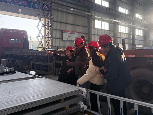 stainless steel plates and seamless pipes