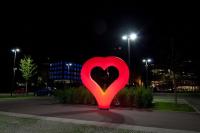 China Custom Inflatable LED Heart Balloon 2mH 16 Color Changing Light for Wedding Party Decoration for sale
