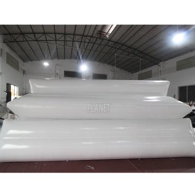 China Custom Long Tube Inflatable Marker Buoy 0.6mm PVC Water Buoy for Sport Events for sale