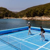 China Portable Inflatable Pickleball Court 18x9m PVC Floating Water Sport Platform for Sea Games for sale