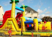 China Jungle Theme Inflatable Obstacle Course 11x4.5x6m with 0.55mm PVC Material and CE/UL Certified Blower for sale