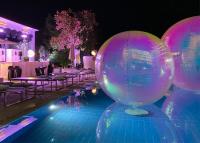 China Custom Size 1m Double Layer PVC Inflatable Mirror Ball - Silver Reflective Event Decoration with 3-Year Warranty for sale