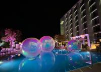 China Inflatable PVC Mirror Ball 2.0m Reflective Christmas Decorative Sphere for Events for sale