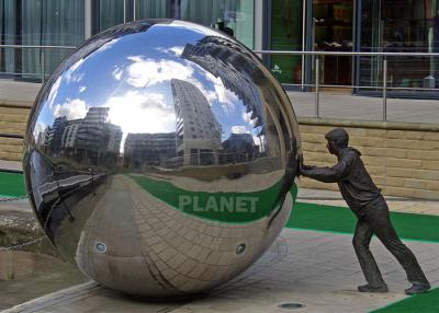 China Custom Silver Hanging Reflective Inflatable Mirror Balloon Decorative Ball for sale