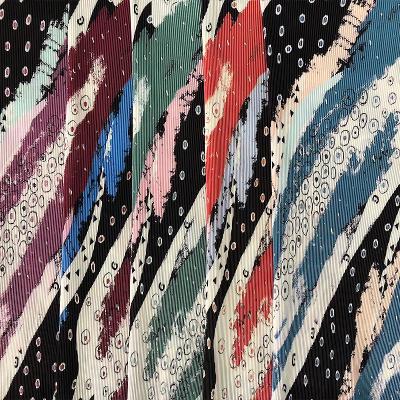 China Floral Dots Geometric Print Crepe Woven Fabric Tie Dye 250gsm For Garment for sale