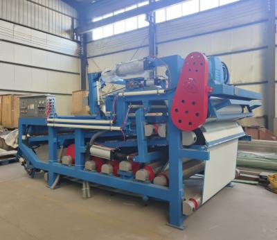 China Electric Mobile Inclined Belt Conveyor -Suitable for Cassava Loading and Unloading Applications for sale