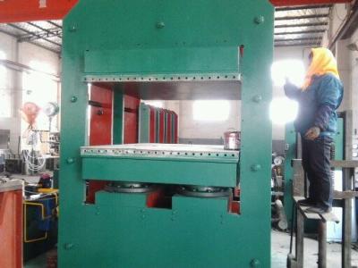 China Automatic Rubber Vulcanizing Press Machine PLC Control 0-300℃ 25MPa for sale