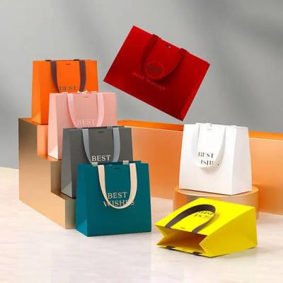 China Sustainable Retail Specialty Shopping Bags Brown White Ecofriendly Custom Printed for sale
