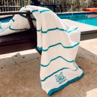 China Oversized 700 GSM Family Beach Towel 90x180cm Ultra Absorbent Cotton Sand Resistant for sale