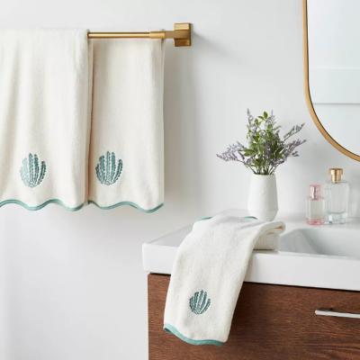 China Coastal Cotton Bath Towel Set 550-600 GSM Absorbent Custom Sizes Beach Inspired for sale