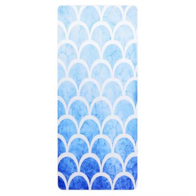 China Ultra-Light Microfiber Beach Towel 30x60 Fast Absorbing Sand-Resistant Travel Towel 200 GSM for sale