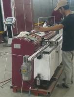 China Automatic Butyl Sealant Extruder Machine To Spreading Butyle To Aluminum Frame for sale