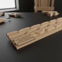 China Decorative Wooden Moulding Oak Pine Maple Cherry Walnut Custom Size ±0.3mm Tolerance for Cabinetry for sale