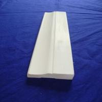 China Eco-Friendly Wooden Ornate Mouldings - Kiln-Dried 10-13% MC Finger-Jointed Baseboards in Custom 2.44m to 5.6m Lengths for sale