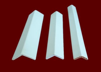China Decorative Wood Moulding Easy to Install Varnished Smooth Interior Trim for sale