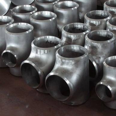 China Astm A234 Wp22 Steel Pipe Tee Fittings Asme B16.9 Alloy Material for sale