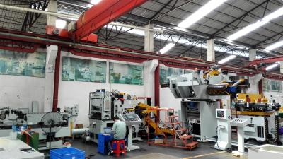 China NC Decoiler And Straightener Punching Feeding Equipment With High Accuracy for sale