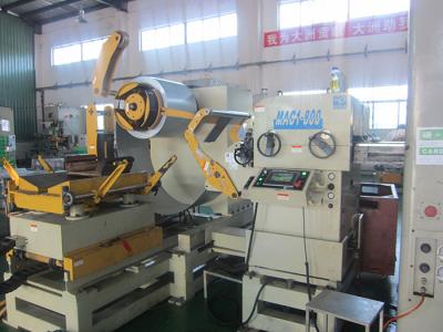 China NC Decoiler Straightener Feeder Servo Mechanical Transmission Punch Processing Technology for sale