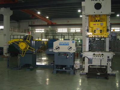 China Disc Horizontal Decoiler Straightener Feeder Machine Steel Coil Strip Stamping for sale