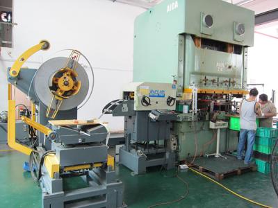 China 3 In 1 Decoiler Straightener Feeder , Sheet Metal Leveling High Speed Feeder for sale