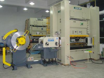 China Long Flat Sheet Roll Stamping Decoiler And Straightener Automation Equipment for sale
