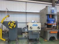 China Compression Molding Process Clip Decoiler Straightener Feeder Stamping Automation Equipment for sale