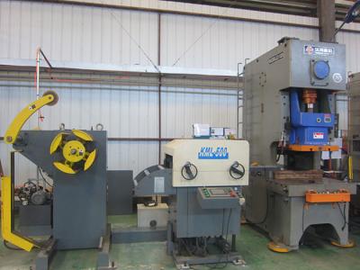 China Compression Molding Process Clip Decoiler Straightener Feeder Stamping Automation Equipment for sale