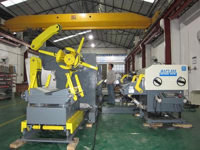 China Heavy Material Rack Steel Coil Uncoiler Receiving Equipment Fully Automatic Control System for sale
