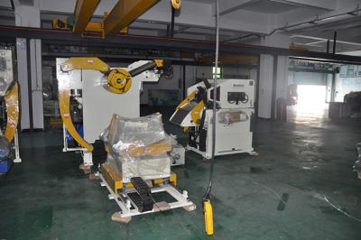 China Double Head Material Frame Decoiler And Straightener Servo Feeder Automation Equipment for sale