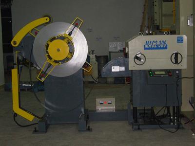 China Fully Automatic Plate Metal Coil Leveling Feeder Vertical Unwinding Machine for sale