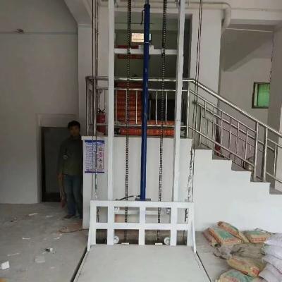 China Emergency-Stop Hydraulic Cargo Lift – Custom Platform, 1–2 Ton Load for sale