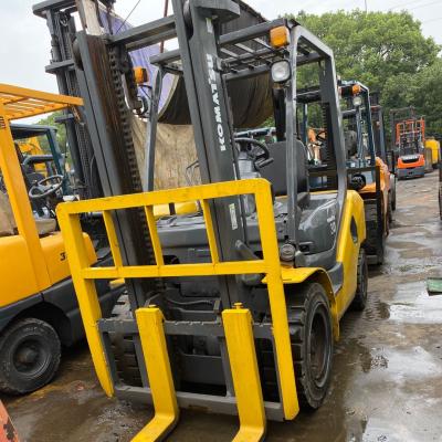 China Get Your Food Shop Moving with Used Komatsu FD30 Diesel Forklift 3 Ton FD25 FD40 FD50 for sale
