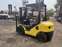 China Manual Power Source 3 Ton Komatsu FD30 Forklift for Smooth Warehouse Operations for sale