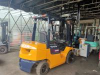 China Powerful Gasoline Engine 2012 Toyota 2.5 Ton Forklift with Cylinder and Sideshift for sale