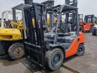 China Powerful Gasoline Engine Used 3 Ton Toyota Forklift with Sideshift at Shanghai Yard for sale