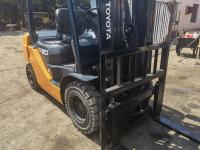 China 2 Ton Toyota Forklift with 3 Stage Mast Side Shift Toyota Seat 4.5m Lifting Height for sale