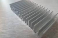 China 6063 Aluminum Extruded Heat Sink Silver Anodized 35,000 Ton Annual Capacity for sale