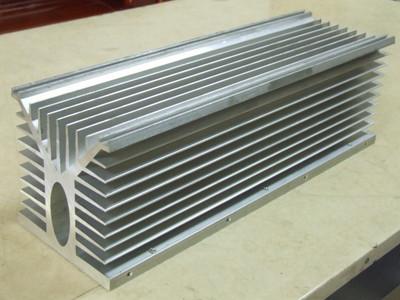 China 6061 Alloy CNC Milling Large Aluminium Extruded Heat Sink 300mm Width for Industrial Cooling for sale