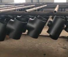China Carbon Steel Pipe Tee 15CrMo Equal Tee 48 Inch Black Painting Butt Weld Fitting for sale