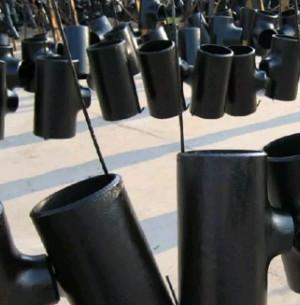 China Carbon Steel Equal Tee 15CrMo Black Painting Pipe Fitting 1/2-96 Inch for sale
