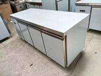 China 3-Door Under Counter Chiller Stainless Steel Worktable Kitchen Equipment for sale