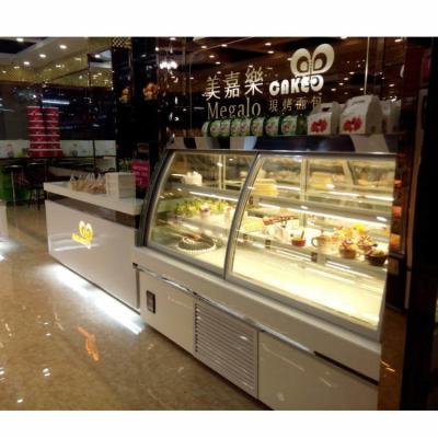China Low Noises Fan Cooling 760W Pastry Display Chiller for sale