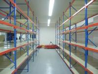 China Long Span Middle Duty Industrial Storage Racks - 25,000kg Capacity, 12m Length, 75mm Adjustable Levels for sale