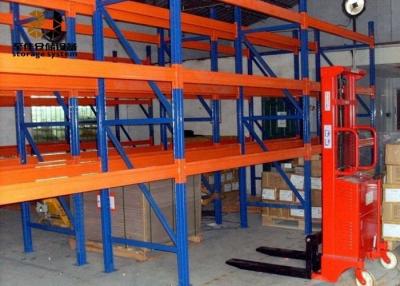 China Multi-Level Warehouse Pallet Racking 200-500kg Capacity Custom Size 5 Year Warranty for sale