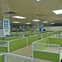 China Green 2 4 6 Seater Office Workstation Desk For 2 4 6 Person People for sale