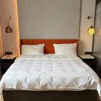 China Modern Hotel Luxury Bedroom Hotel Room Sets Bed Frames Beds With Headboard for sale
