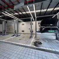 China T240M-1 Economical Two Post Car Lift 4000kg Lifting Capacity for Small Workshops for sale