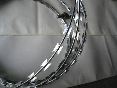 China 2017 the best selling Electro galvanized or hot dipped Surface Treatment High Security Razor Blade Barbed Wire for sale